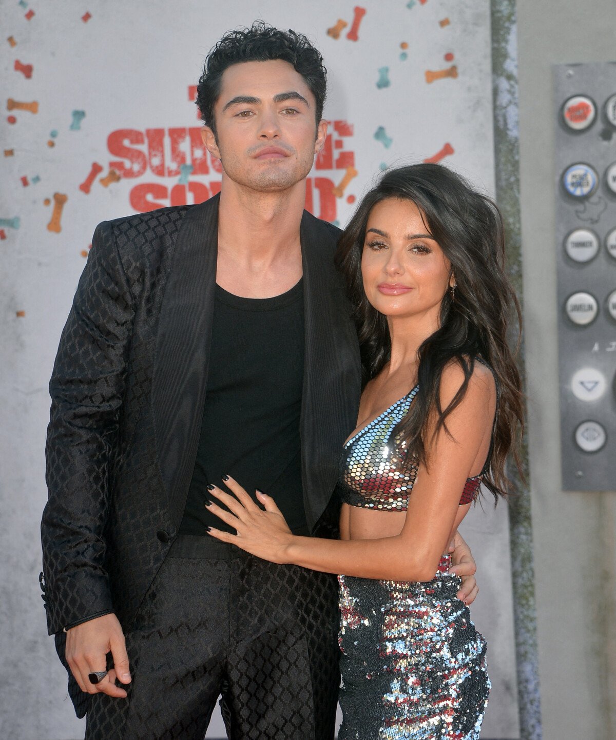 Photo : Darren Barnet et sa compagne Mikaela Hoover - Première du film "The Suicide Squad" dans ...