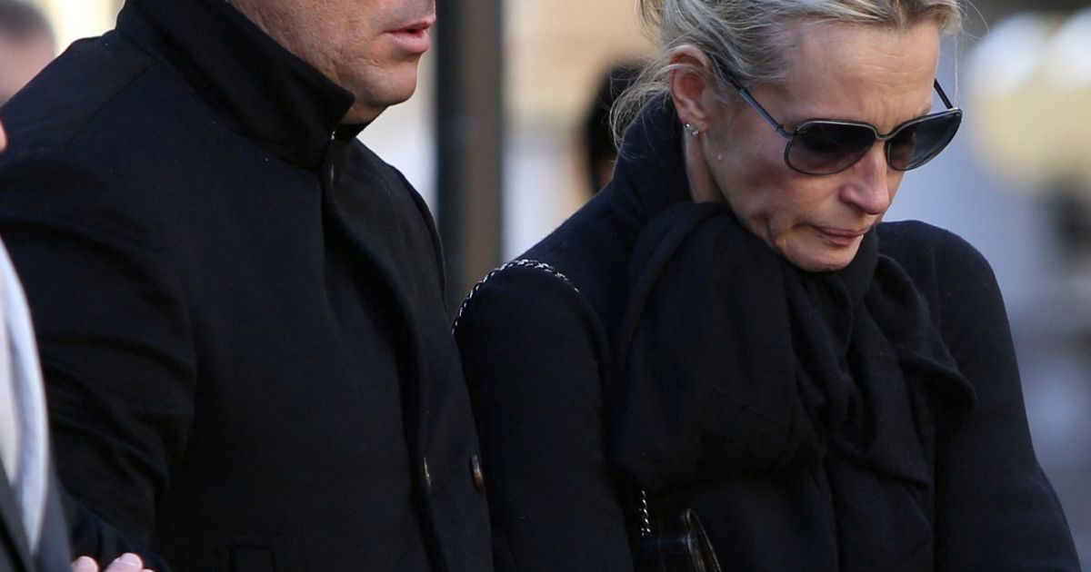 Estelle Lefébure et son ex-compagnon Pascal Ramette aux obsèques de ...