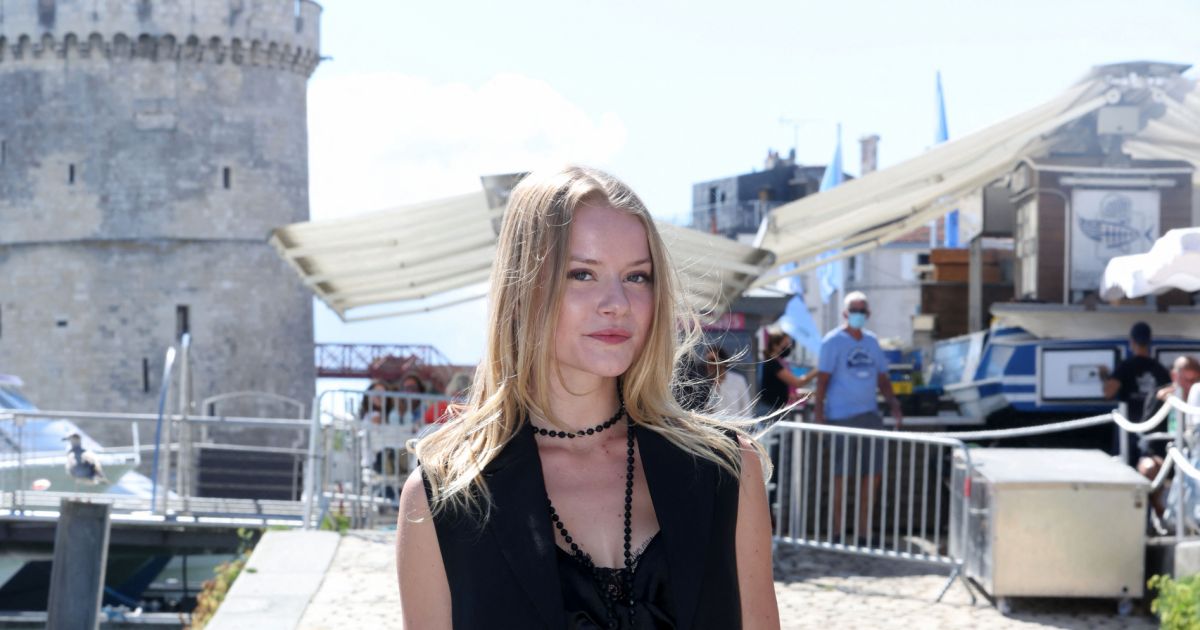 Romane Jolly - Equipe du téléfilm Fugueuse - Photocall lors du Festival ...