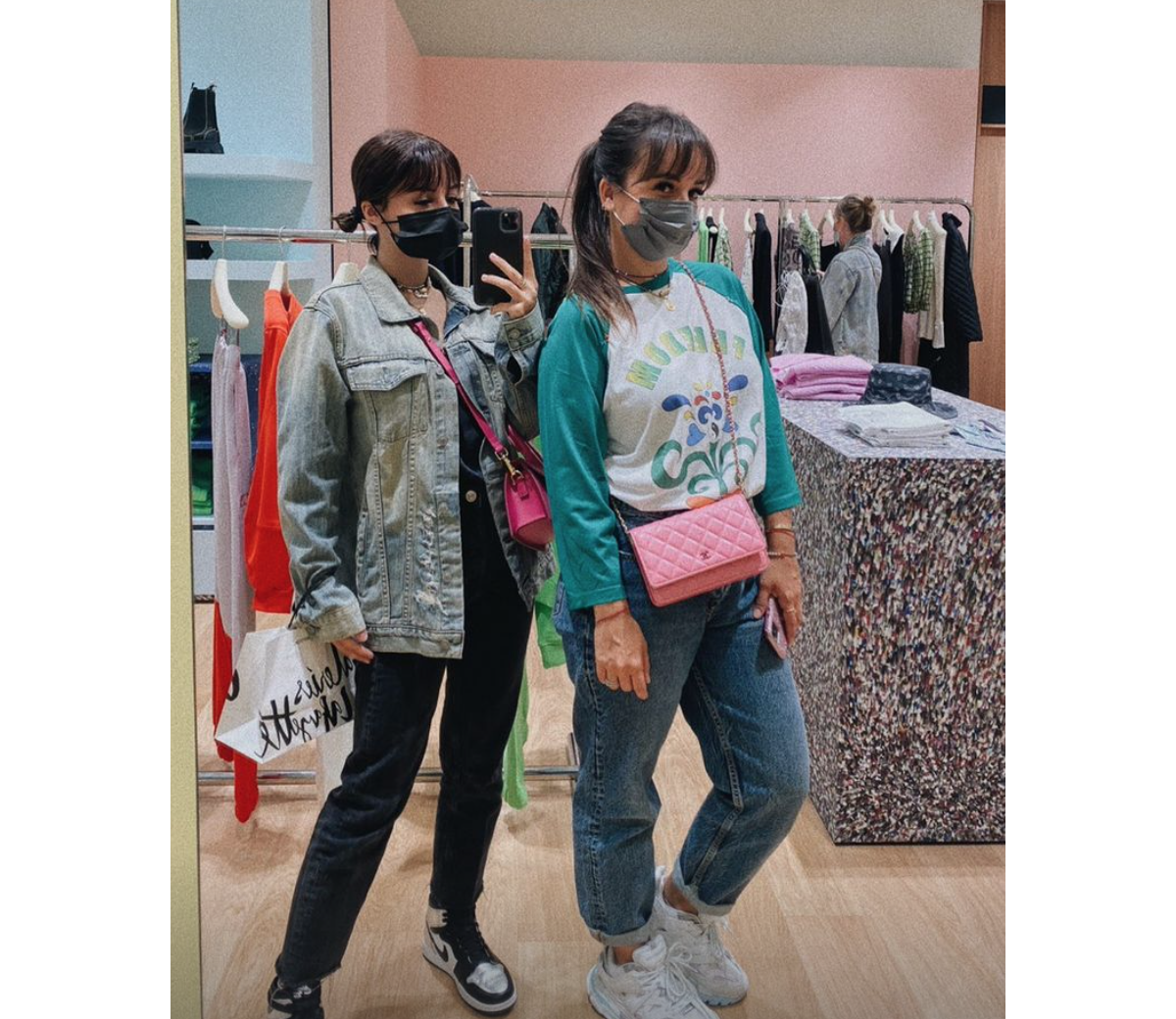 Photo : Alizée et sa fille Annily Chatelain font du shopping aux ...