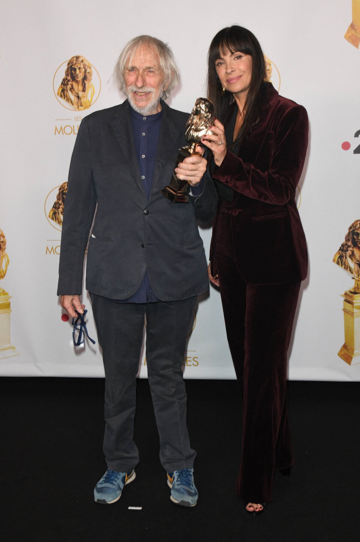 Photo : Pierre-Richard et Mathilda May (smoking Society Room ...