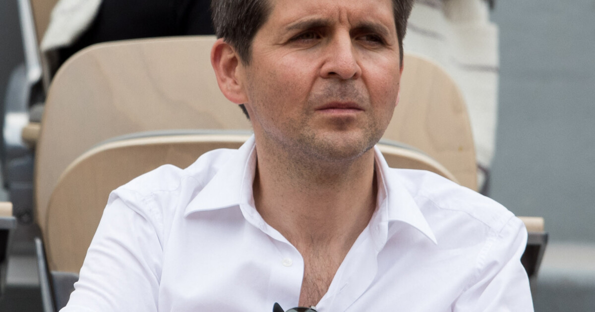 Thomas Sotto privé de son émission politique à cause de son couple, il réagit - Purepeople