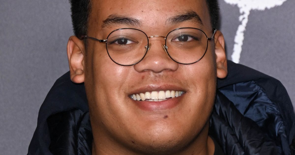 TheoBabac - Avant-première du documentaire Netflix Angèle au Grand Rex ...