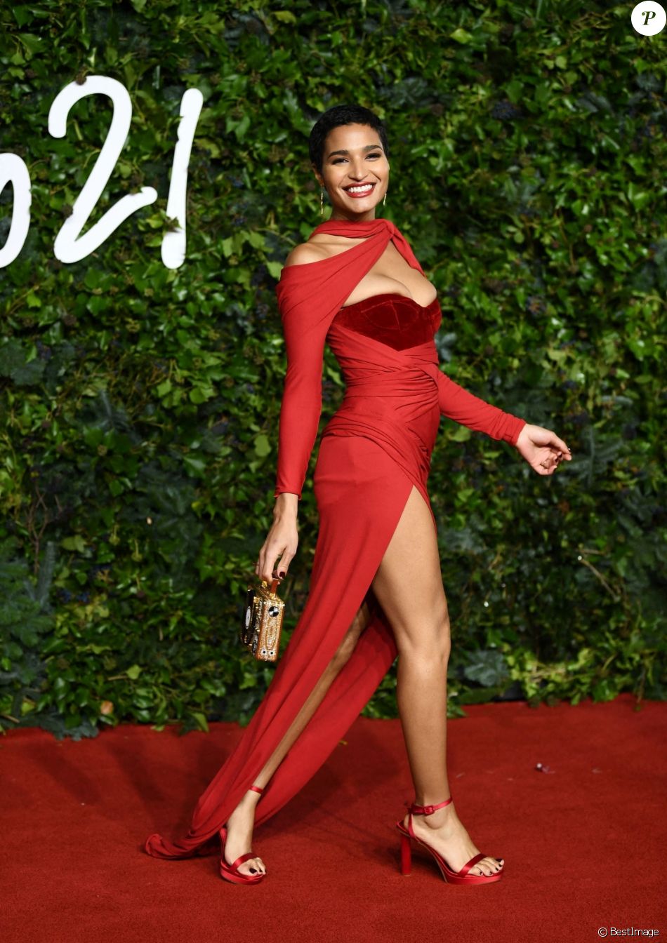 Indya Moore au photocall de la soirée des British Fashion Awards 2021 à ...