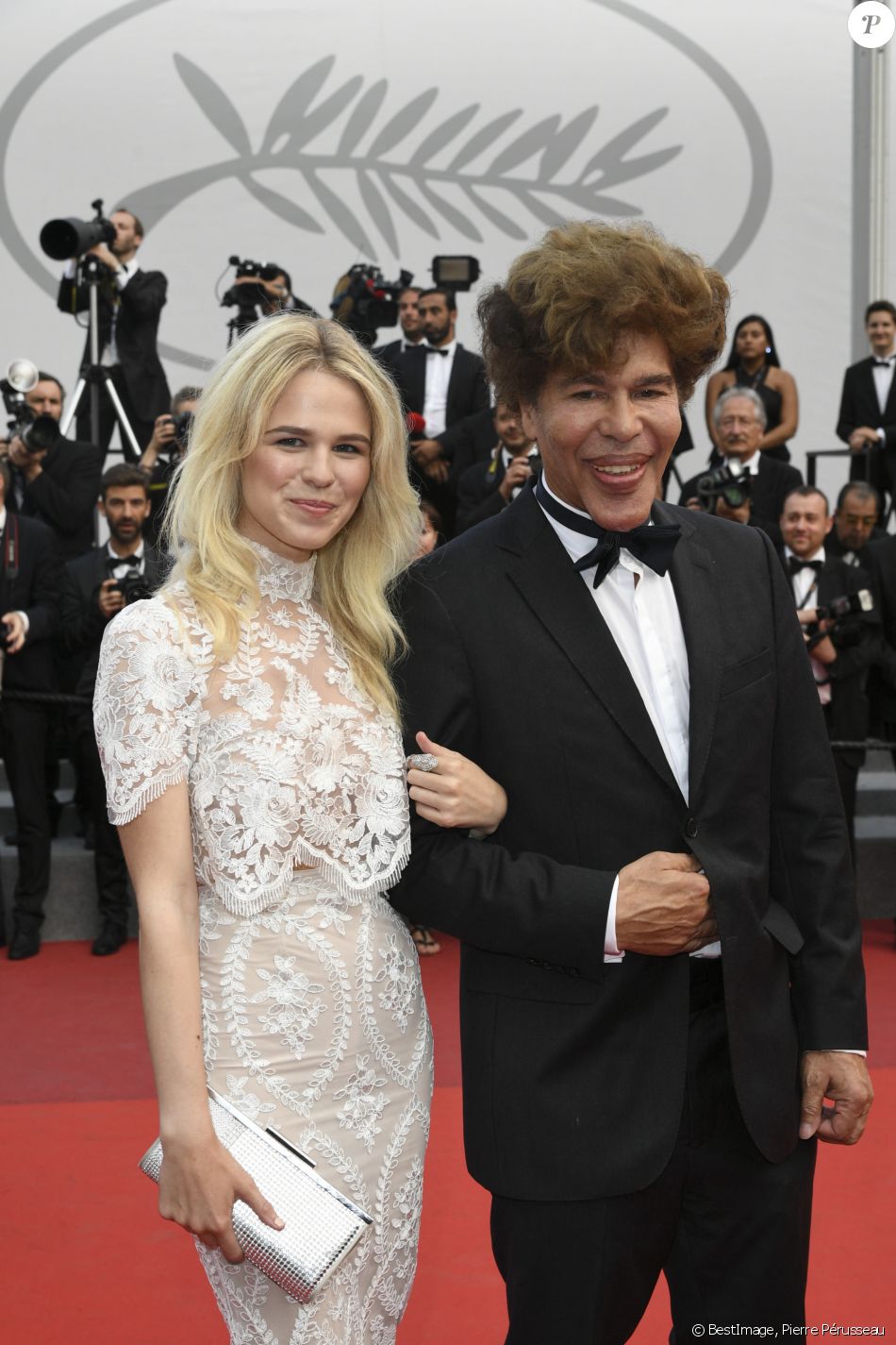 Igor Bogdanov et sa compagne Julie Jardon - Montée des marches du film ...