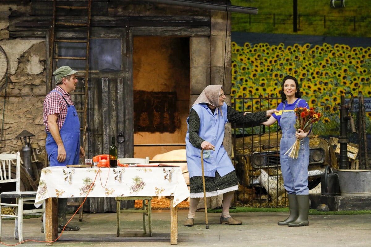 Photo : Exclusif - Maria Bodin, Christian Bodin, Anne Sila - Filage du spectacle "Les Bodin's ...