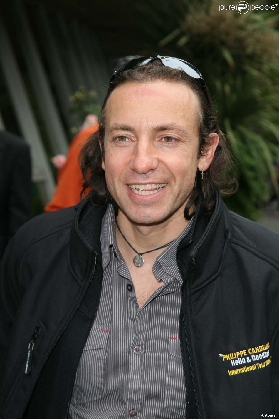 Philippe Candeloro a porté la flamme olympique au Canada, le 11 janvier ...