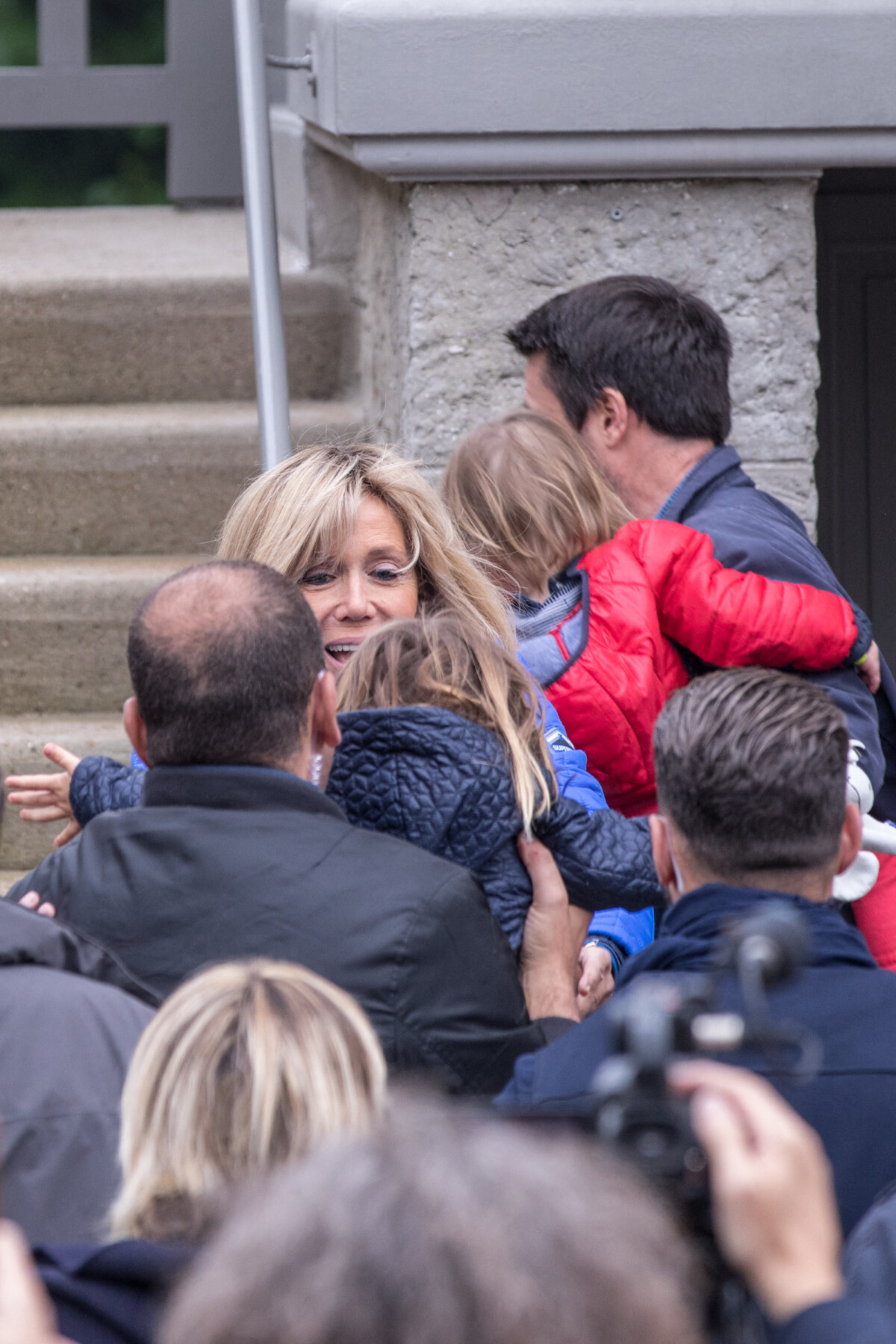Photo : Brigitte Macron reçoit sa fille Tiphaine, son gendre Antoine et ...