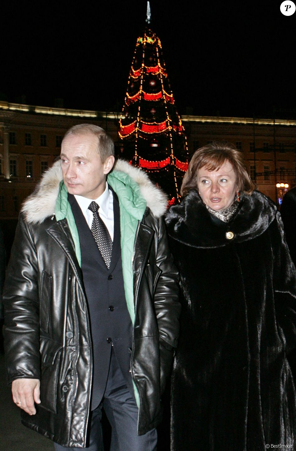 Vladimir Poutine et son épouse Lioudmila à Moscou le 23 décembre 2007 ...