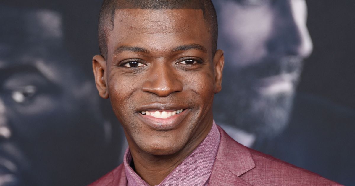 Cedric Sanders au photocall de la première du film Ambulance à Los ...