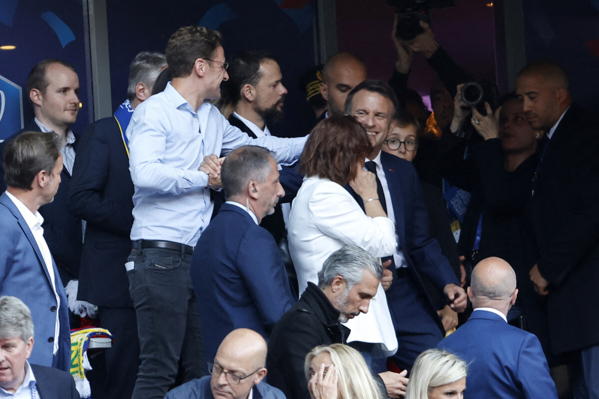 Photo : Emmanuel Macron complice avec son frère Laurent Macron - Le ...