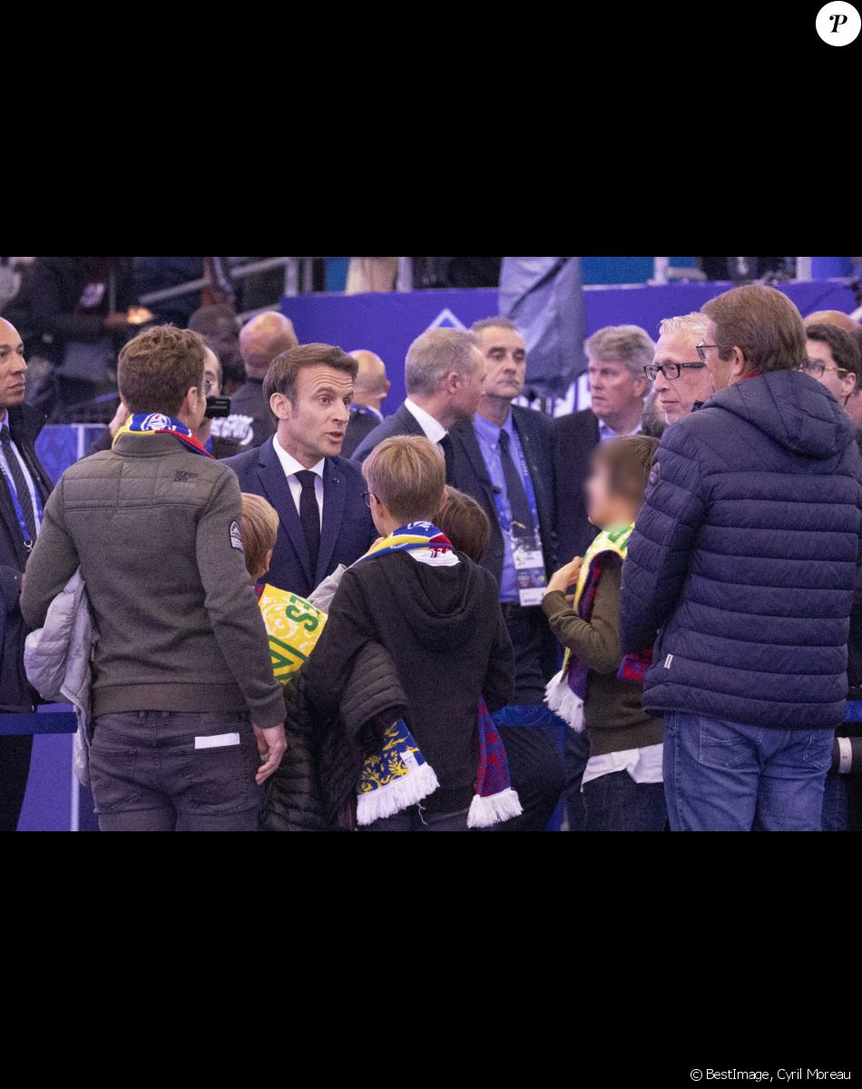 Emmanuel Macron complice avec son frère et sosie, son beau-fils et ses ...