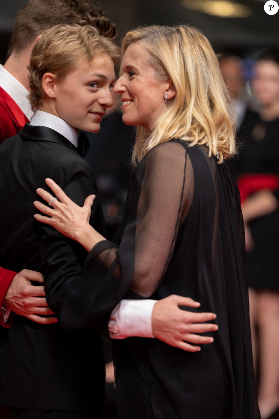 Eden Dambrine et Léa Drucker - Montée des marches du film Close lors du ...