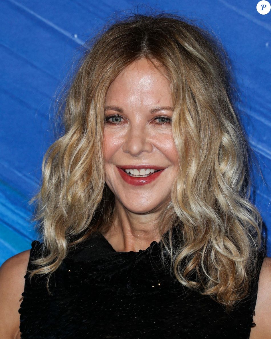 Meg Ryan au photocall du gala de l'AmFar 2021 à Los Angeles, le 4 ...