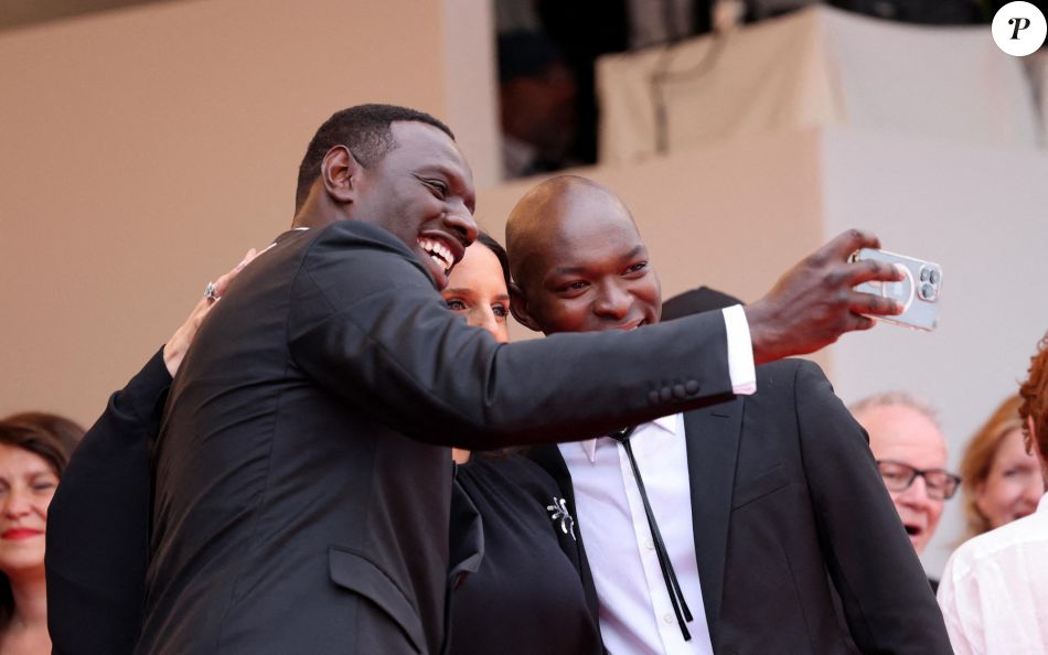 Omar Sy et sa femme Hélène, Alassane Diong - Montée des marches du film ...