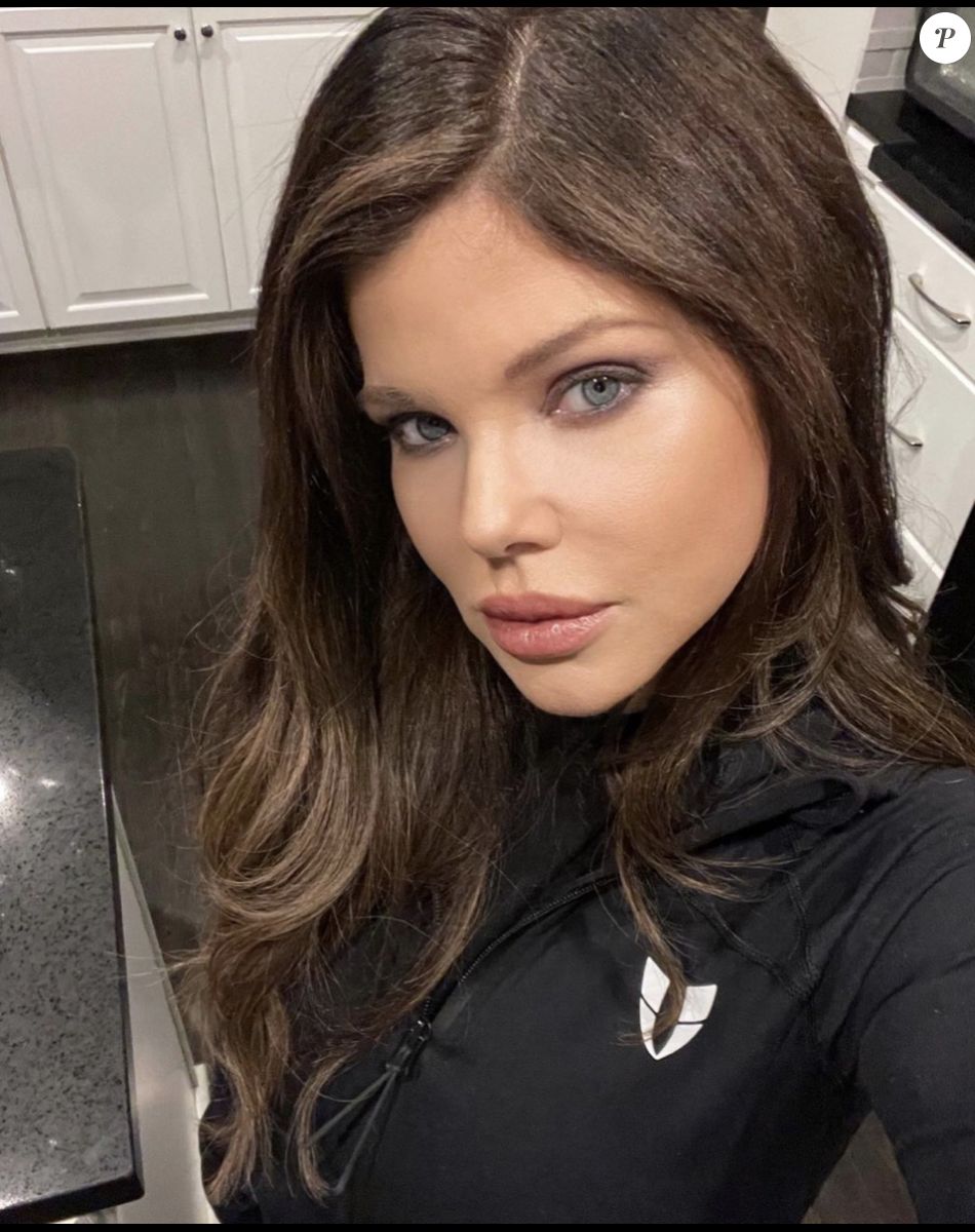 Donna D'Errico en string sur Onlyfans : à 54 ans, l'actrice a l'air plus jeune qu'à l'époque d ...