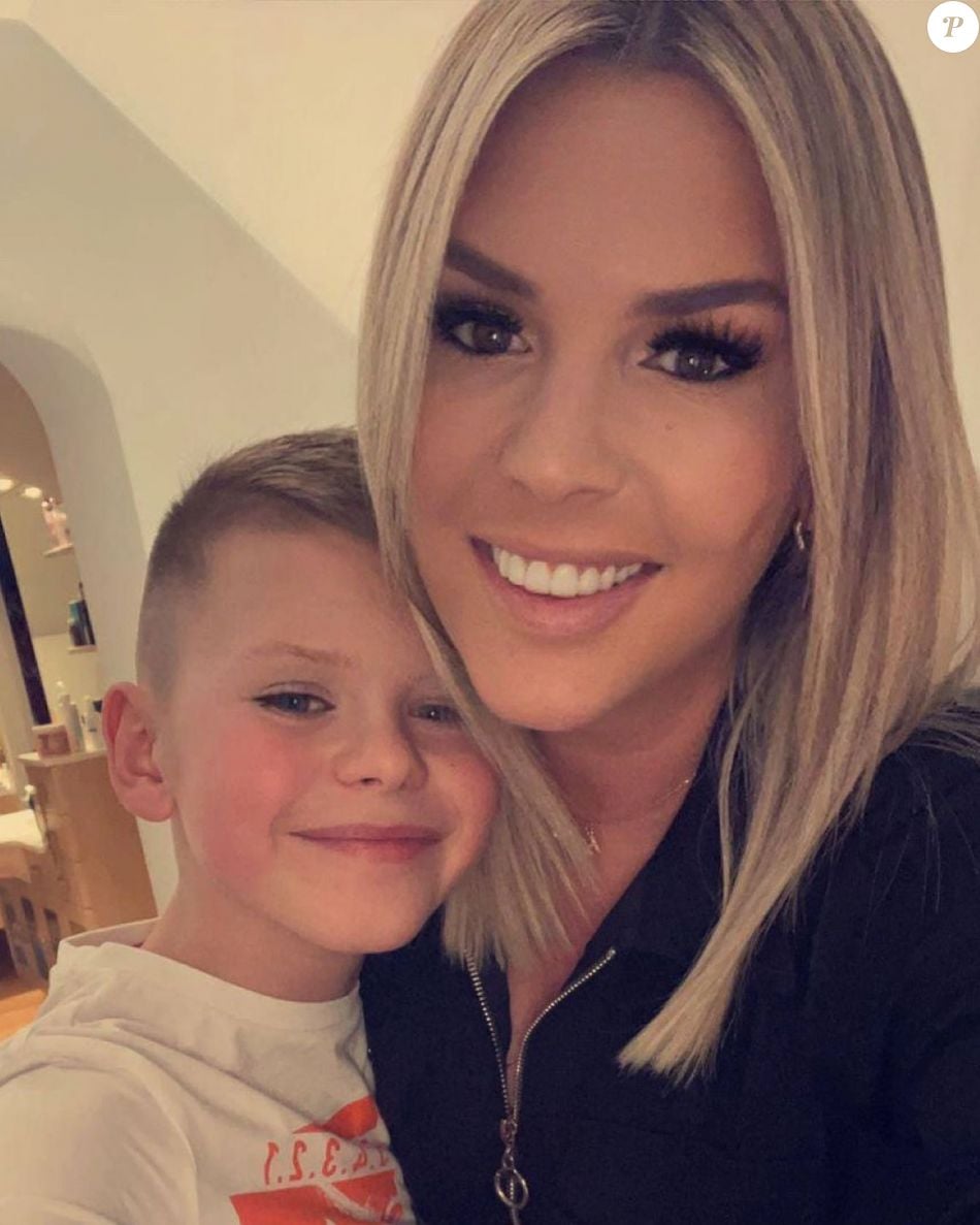 Amélie Neten et son fils Hugo - Purepeople