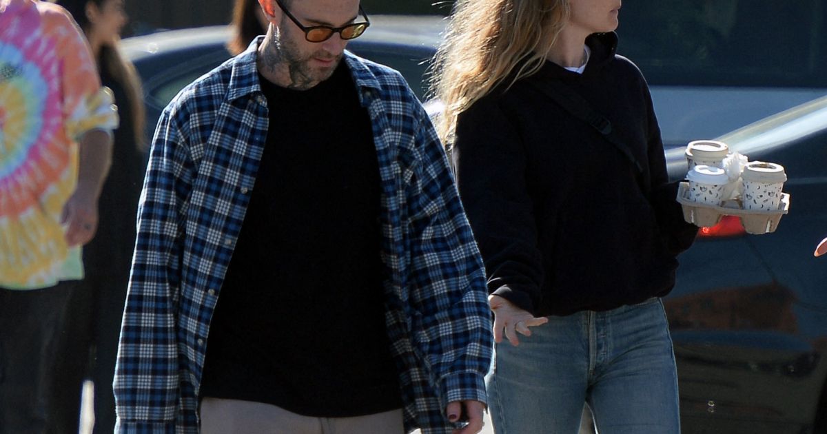 Exclusif - Adam Levine et sa femme Behati Prinsloo sont allés prendre ...