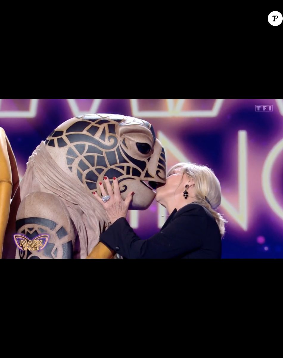 Chantal Ladesou déchaînée dans Mask Singer : elle "roule une galoche" à ...