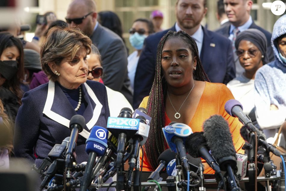 Gloria Allred et Jovante Cunningham, victimes de R. Kelly, à la sortie ...