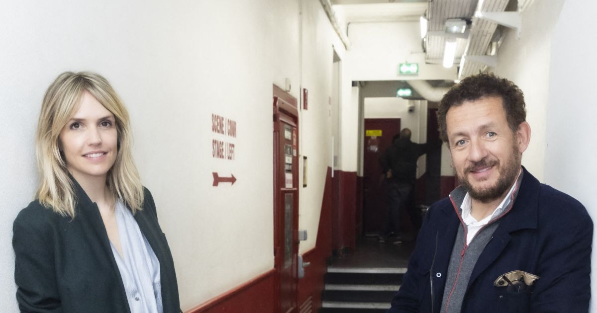 Dany Boon avec sa compagne Laurence Arné - Backstage du concert du ...