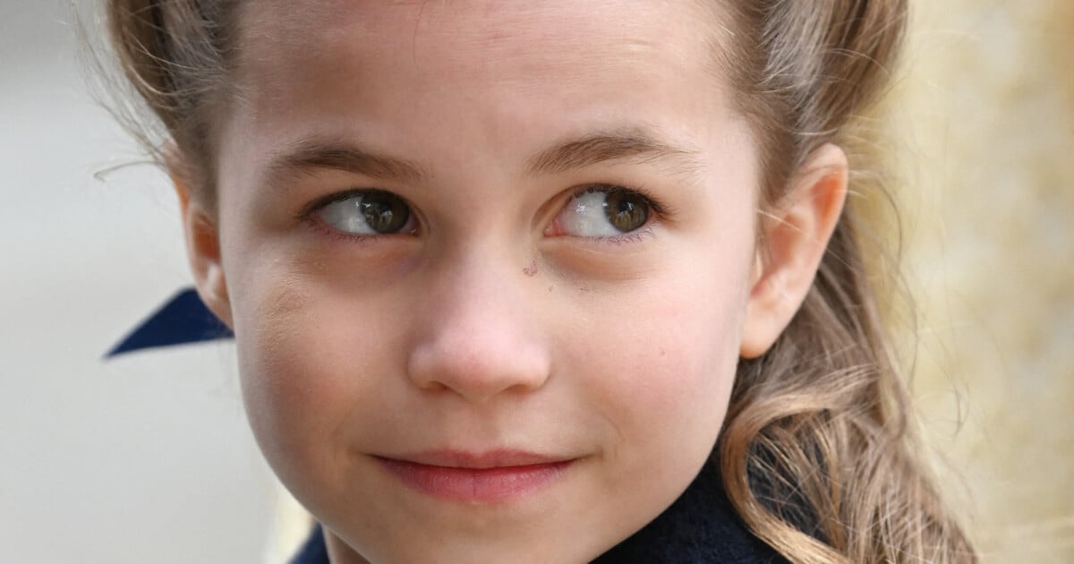 La princesse Charlotte si semblable à la reine Elizabeth II : ce signe ...