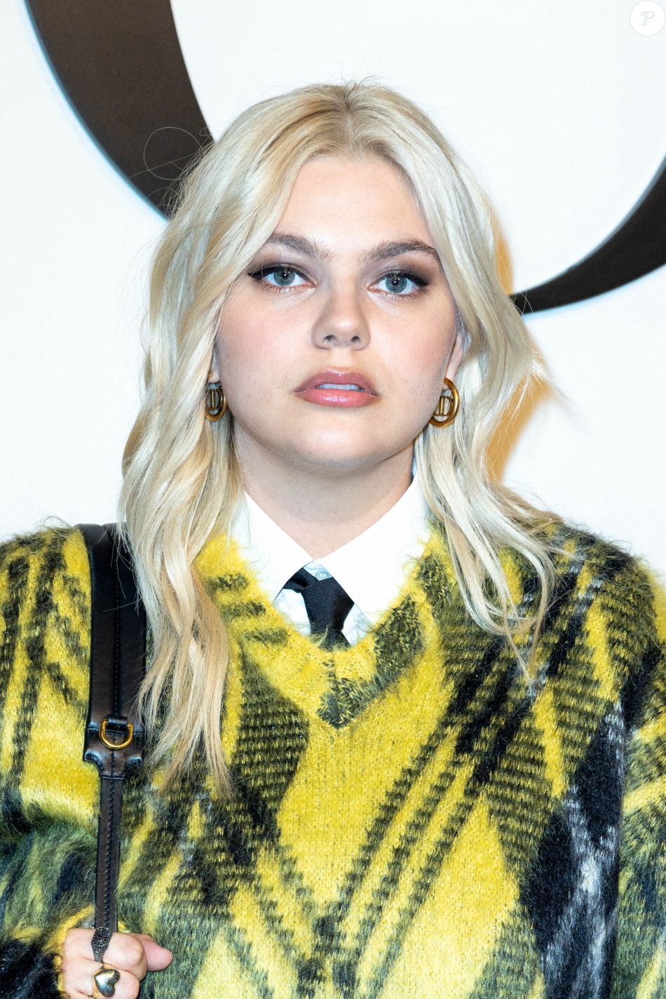 Louane Emera - Photocall du défilé de mode automne-hiver 2022/2023 ...