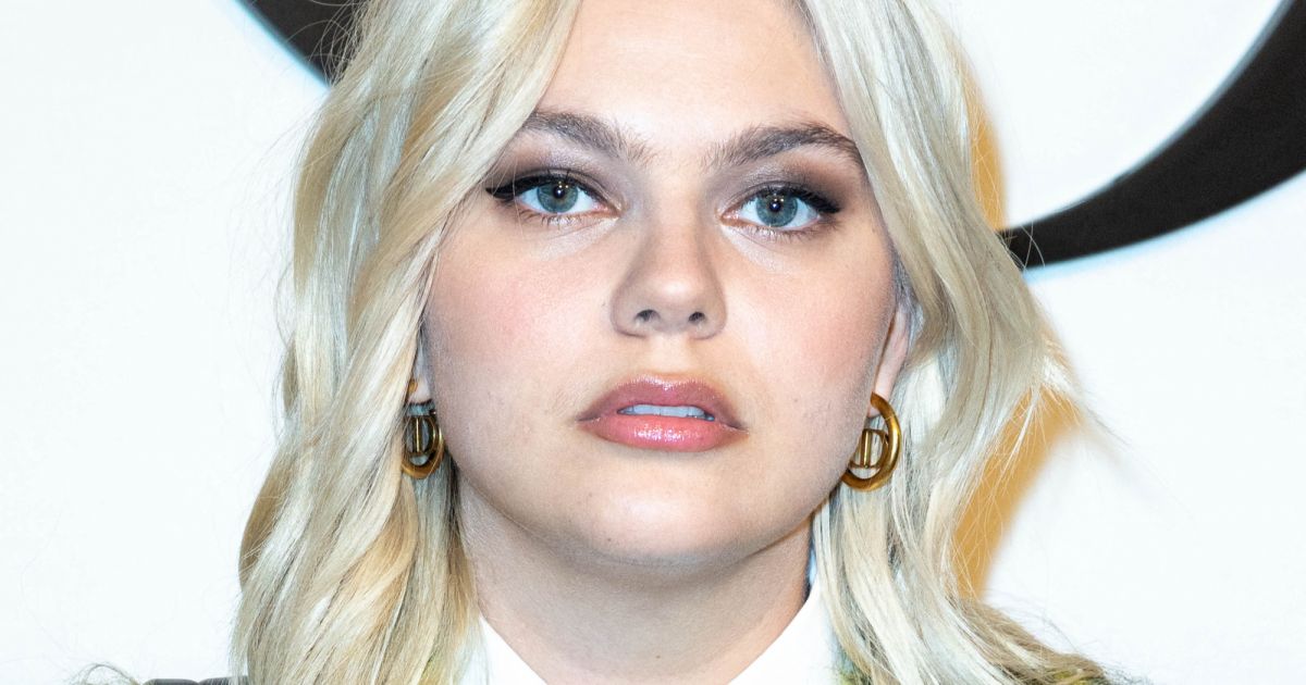 Louane Emera - Photocall du défilé de mode automne-hiver 2022/2023 ...