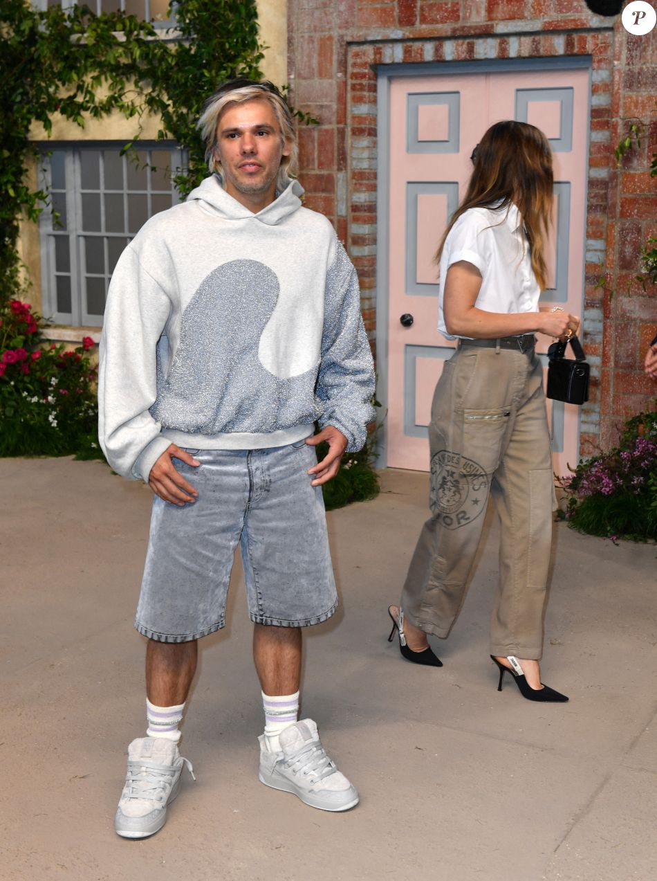 Orelsan (Aurélien Cotentin) au front row du défilé de mode Homme ...