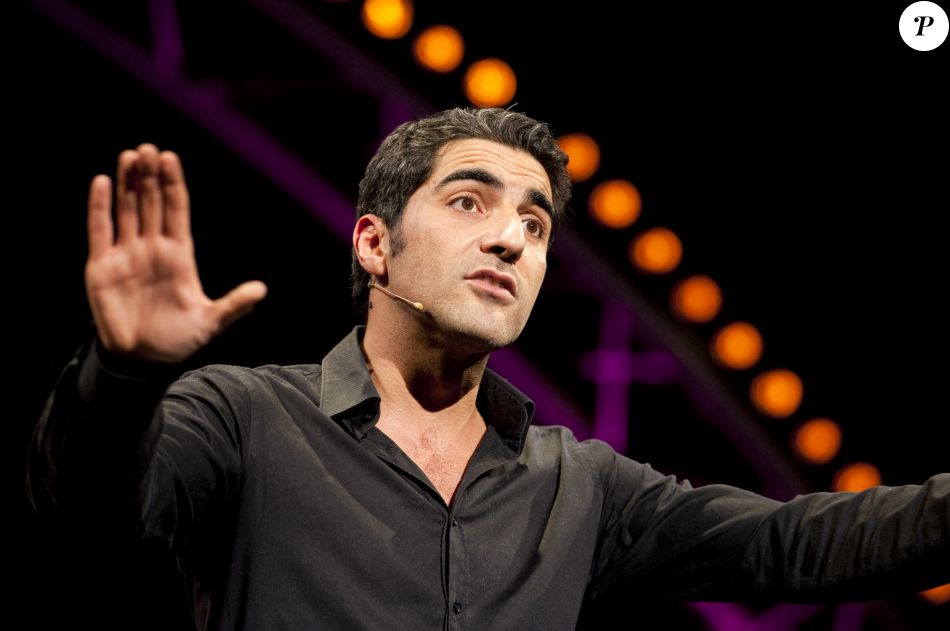 Ary Abittan en première partie du spectacle d'Elie Semoun au Zénith de ...