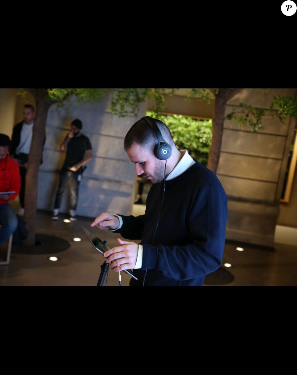 Jérémy Chatelain : Cheveux longs et "biscotos" saillants, depuis la ...
