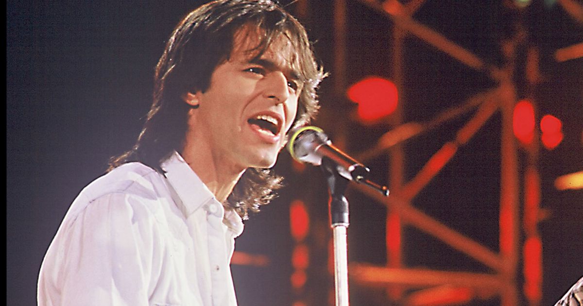 Jean-Jacques Goldman en concert en 1987 avec Michael Jones - Purepeople Jean-Jacques Goldman en concert en 1987 avec Michael Jones - Purepeople