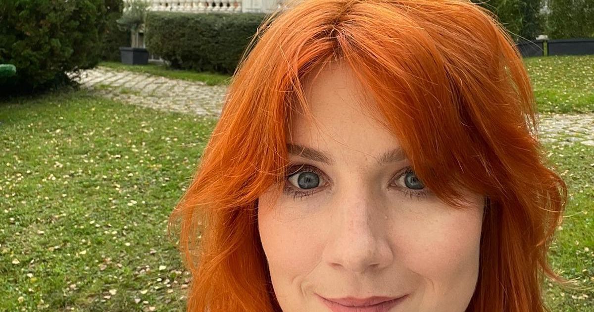Adeline Toniutti sensuelle : la prof de la Star Academy en combinaison ...