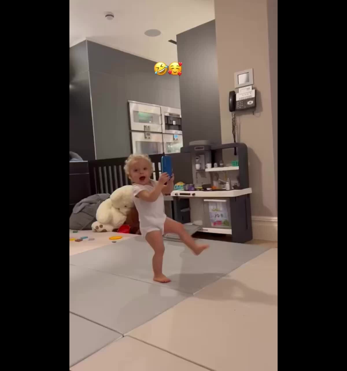 Vidéo : Isaho et Inaya, les fils de Lucas et Tiziri Digne. - Purepeople