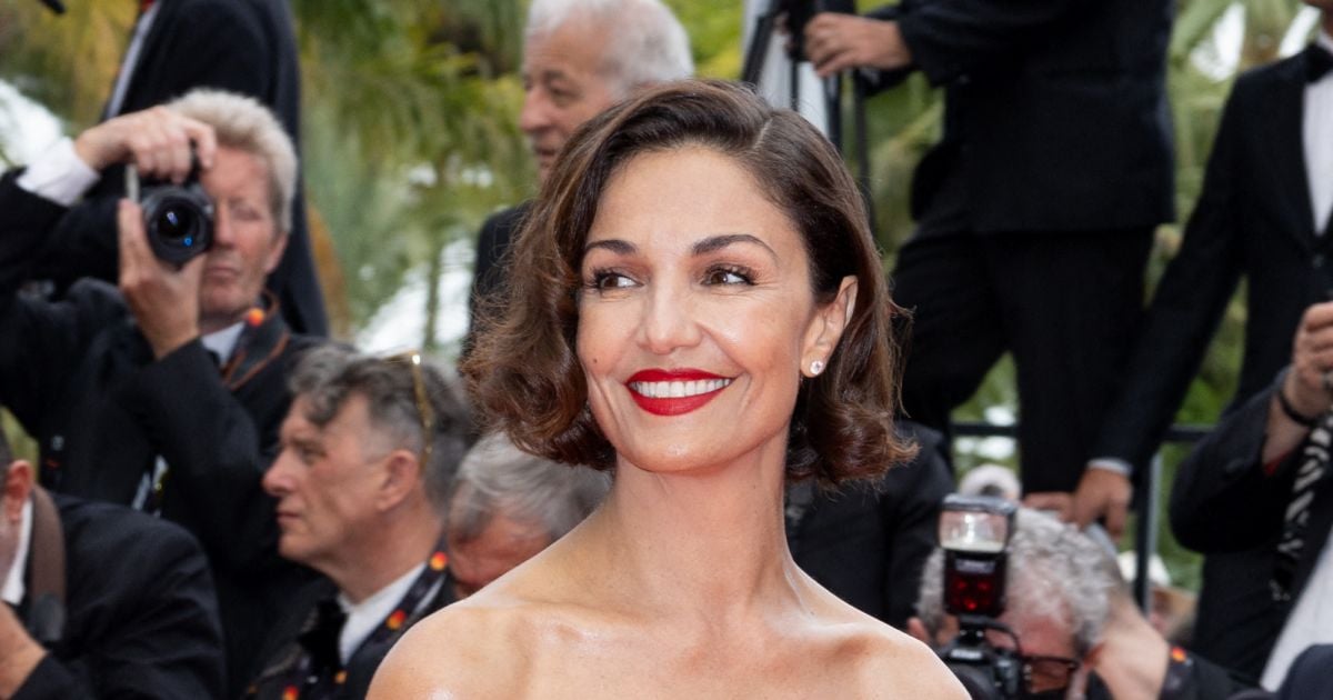 Nadia Fares - Montée des marches du film Top Gun : Maverick lors du ...