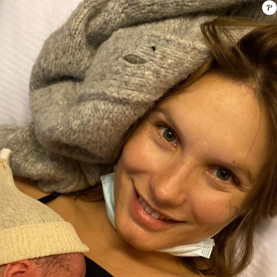 Ana Girardot et son fils Jazz. Le 5 décembre 2020. - Purepeople