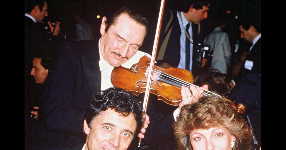 Chantal Nobel et Sacha Distel au Lido, le 13 mars 1985. - Purepeople