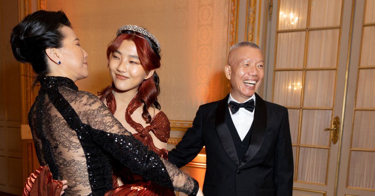 Wenhao Cai (Robe Iris van Herpen) et es parents Guo Qiang Cai, Hong ...