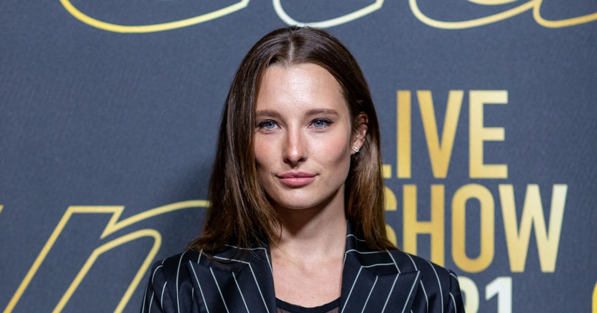 Ilona Smet - Défilé Etam Womenswear Spring/Summer 2022 pour la Paris ...