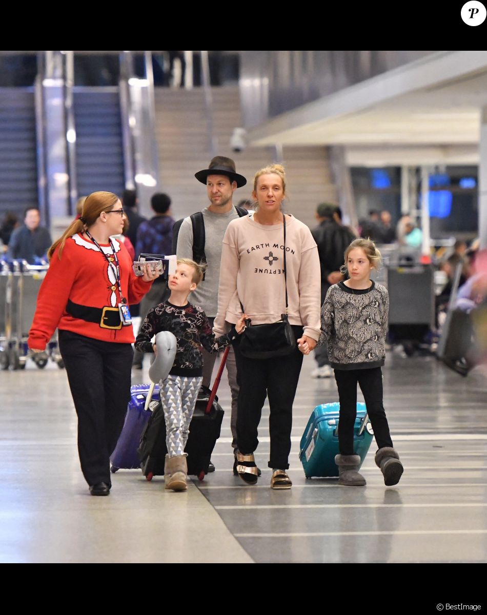 Toni Collette : Son séduisant mari grillé en pleine infidélité, elle ...