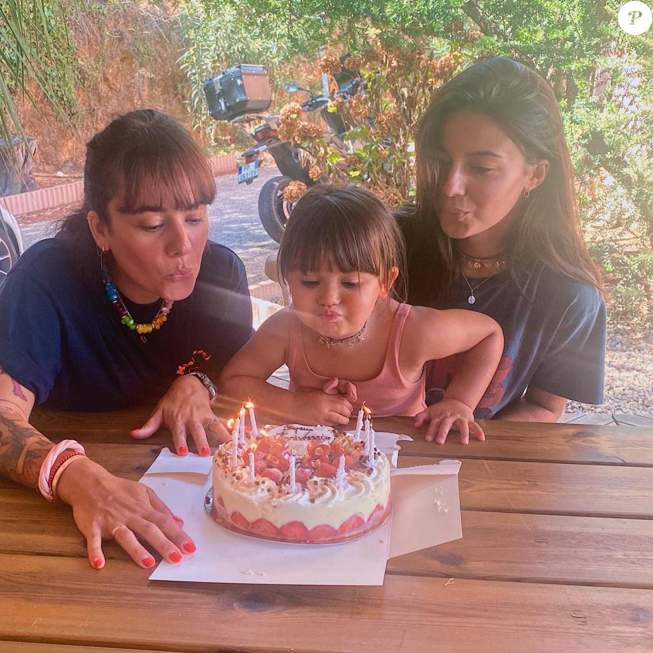 Alizée fête ses 38 ans avec ses filles, Annily et Maggy. Instagram. Le ...