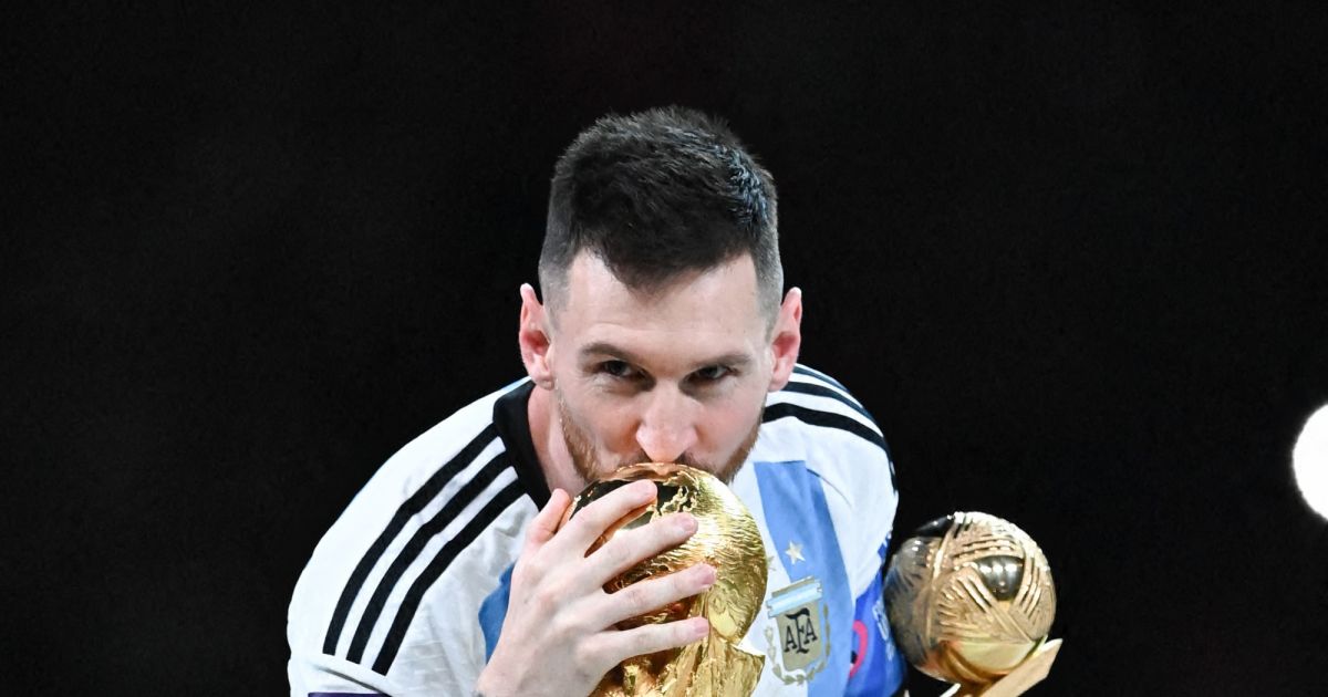 Lionel Messi (meilleur joueur de la Coupe du monde 2022) - Remise du trophée de la Coupe du ...