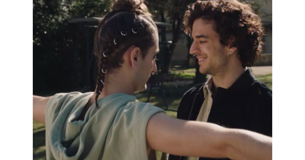 Nicolas Anselmo (Eliott) et Mikaël Mittelstadt (Greg) dans Ici tout ...