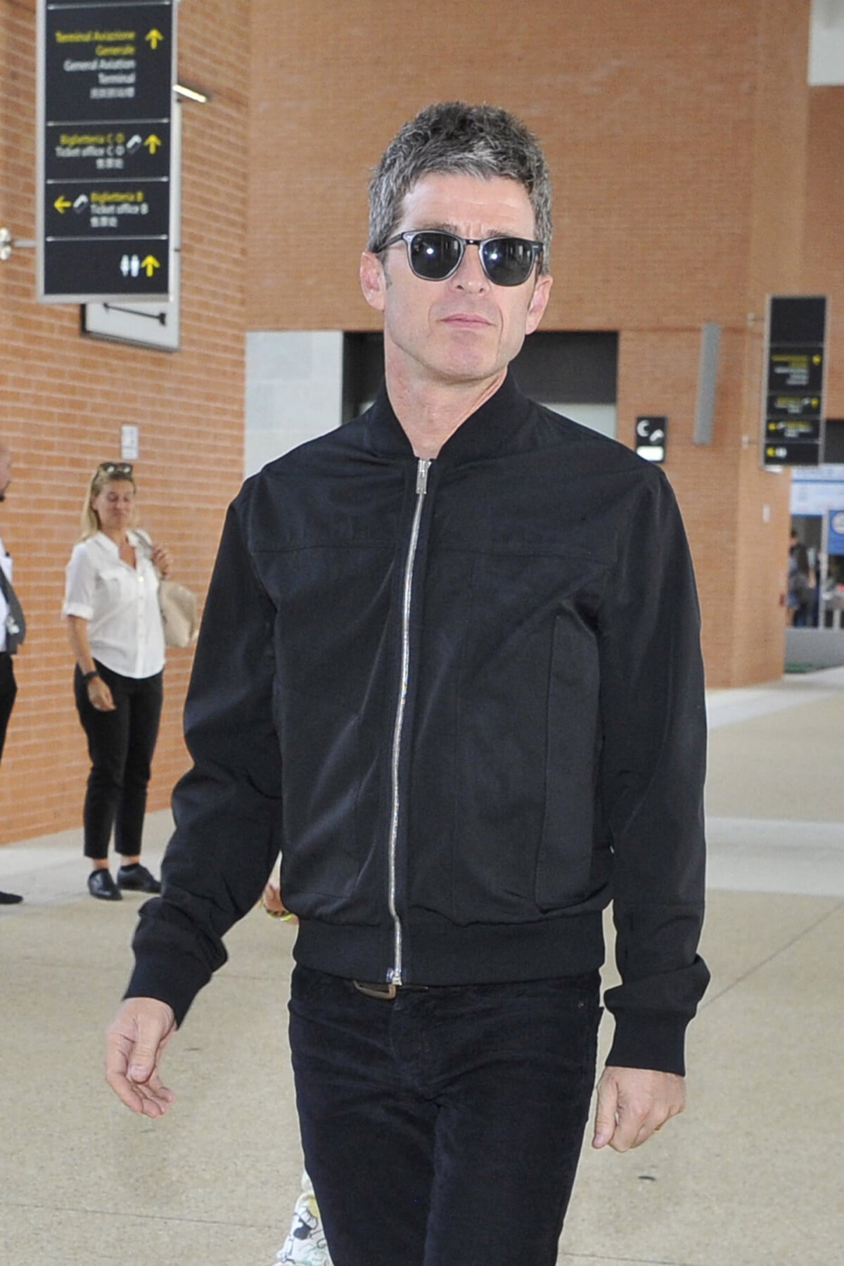 Photo : Exclusif - Noel Gallagher arrive avec sa femme Sara MacDonald ...