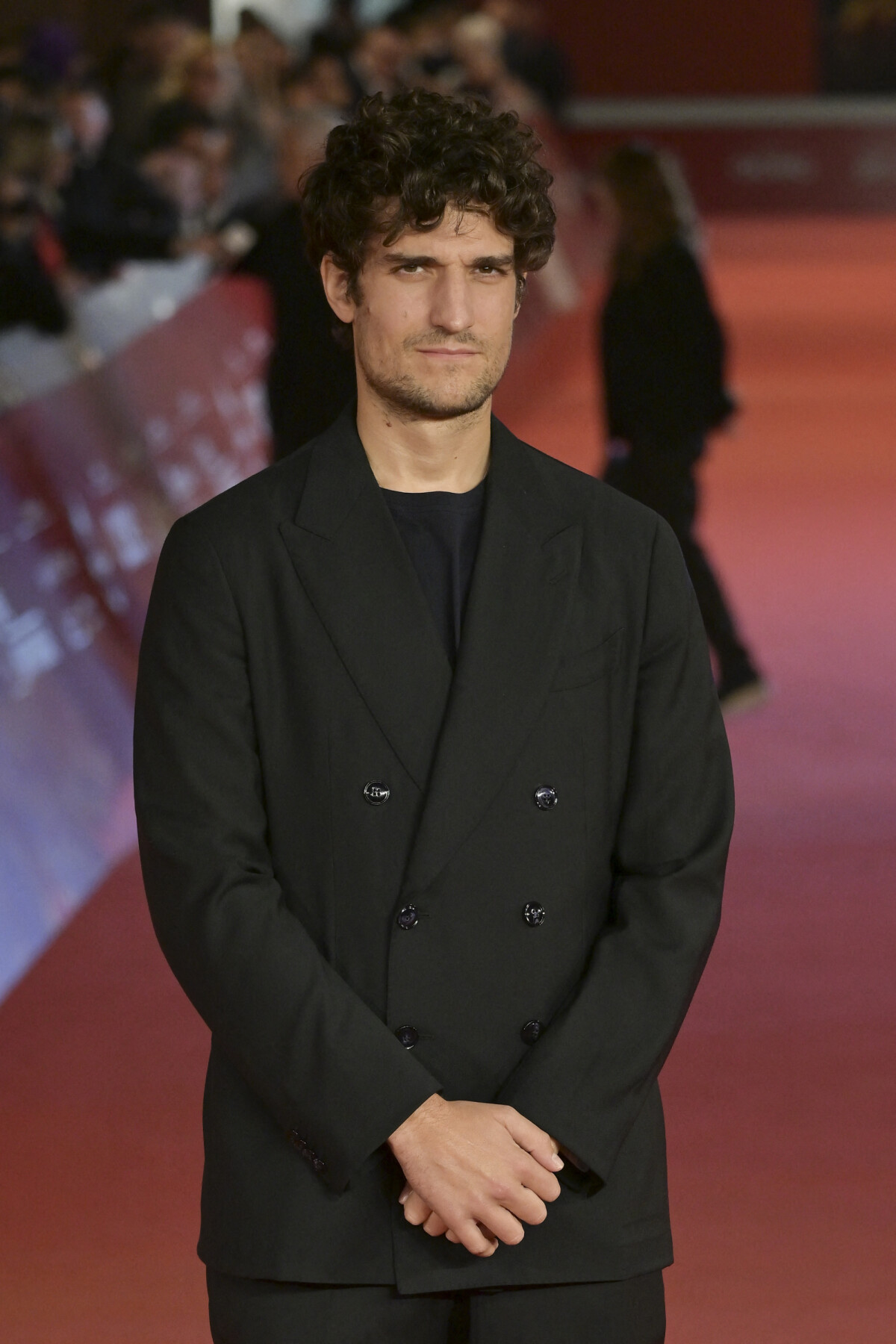 Photo : Louis Garrel à la première du film "L'ombra di Caravaggio" lors ...