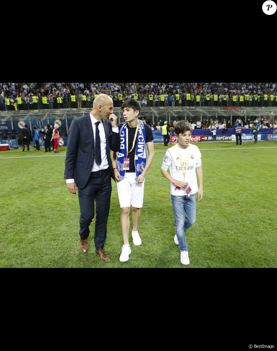 Zinédine Zidane : Baiser de l'amour pour son fils Théo, totalement in ...