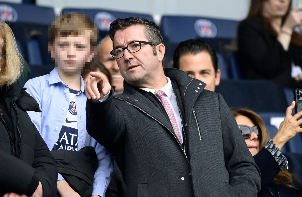 Photo : Karl Olive dans les tribunes lors du match de Ligue 1 "PSG ...