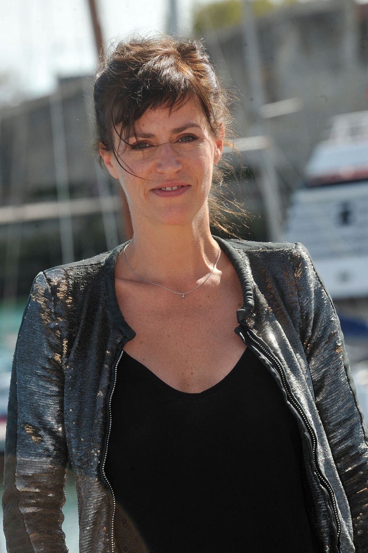 Photo : Anne Caillon pose pour le photocall de la serie ' Dos Au Mur ...