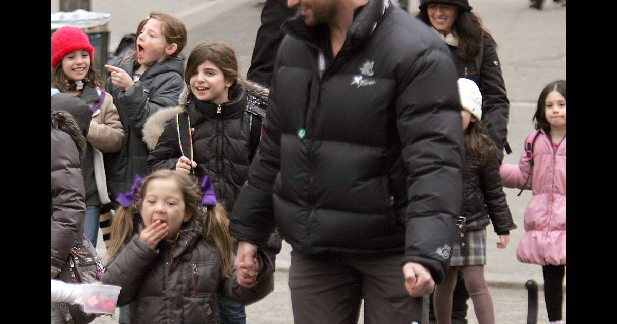 Hugh Jackman et sa fille Eva (22 février 2010) - Purepeople
