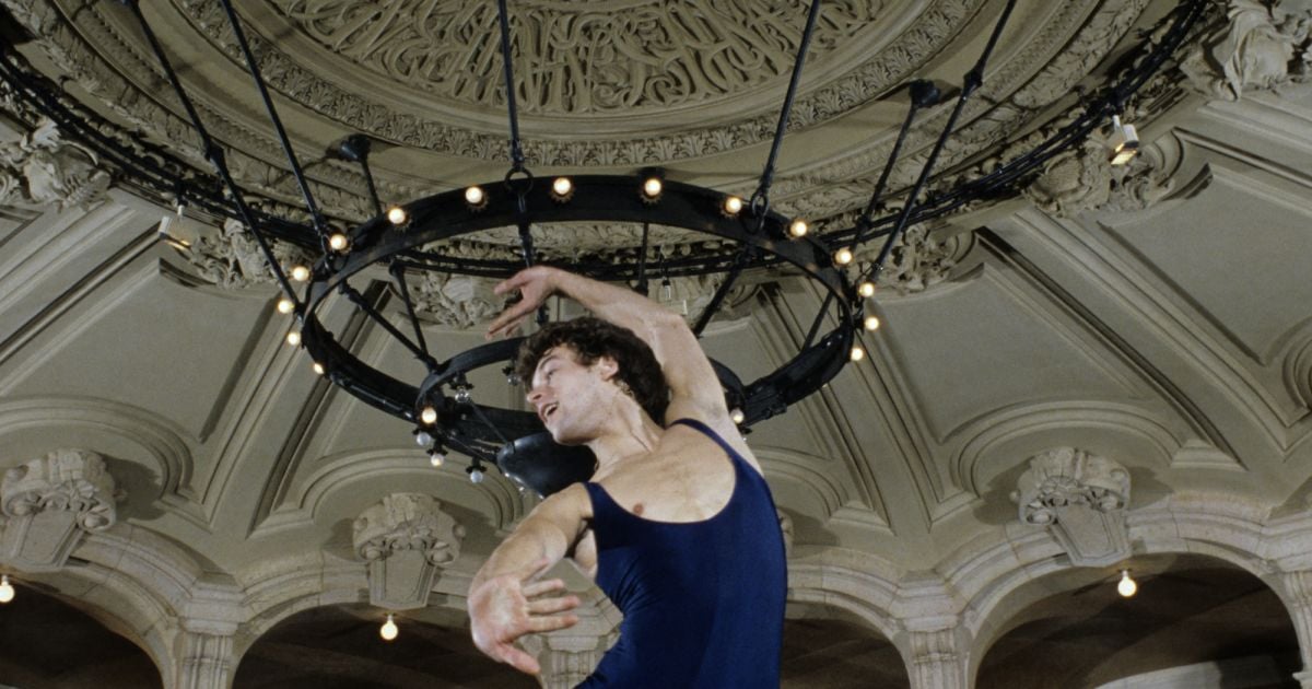 Archives - En France, à Paris, le danseur étoile Patrick Dupond à l ...
